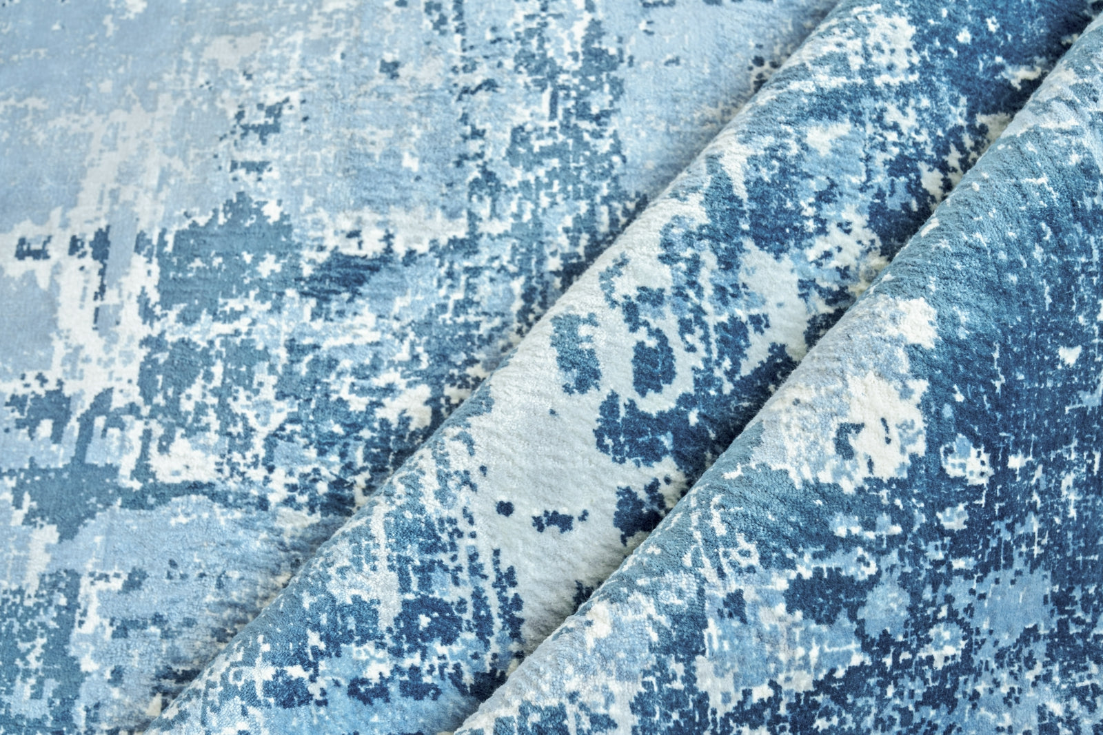 Exquisite Rugs Koda 3379 Blue/Ivory Area Rug – Incredible Rugs and Decor