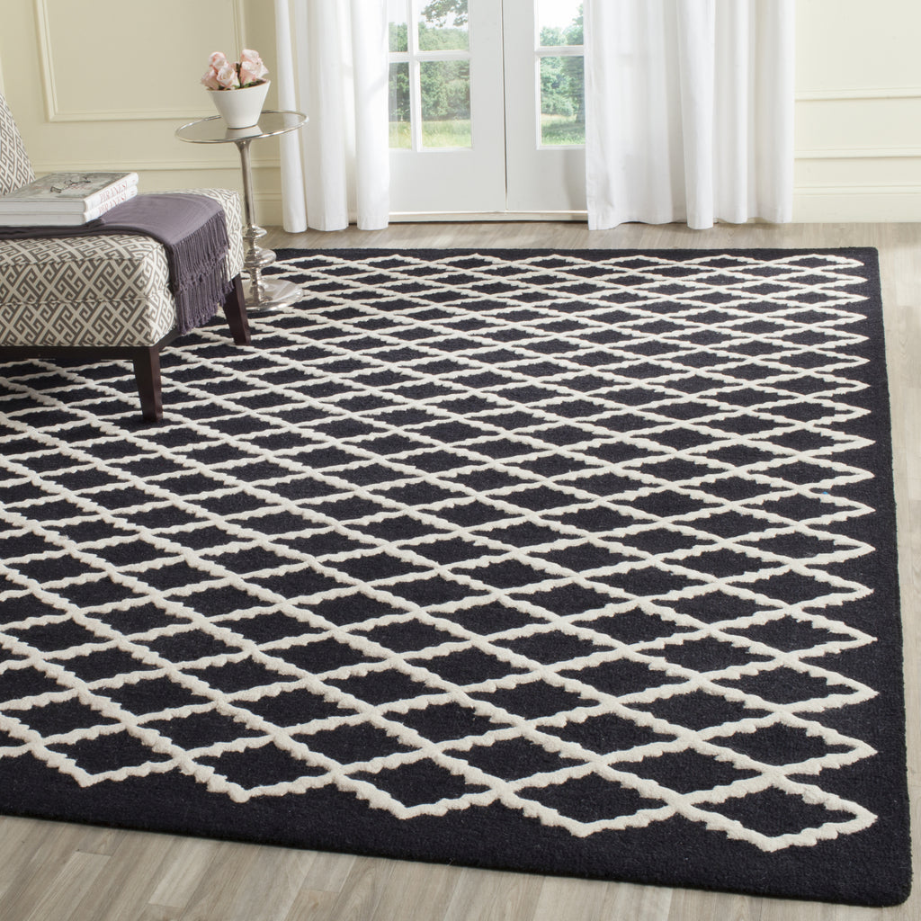 Safavieh Cambridge 137 Black/Ivory Area Rug – Incredible Rugs and Decor