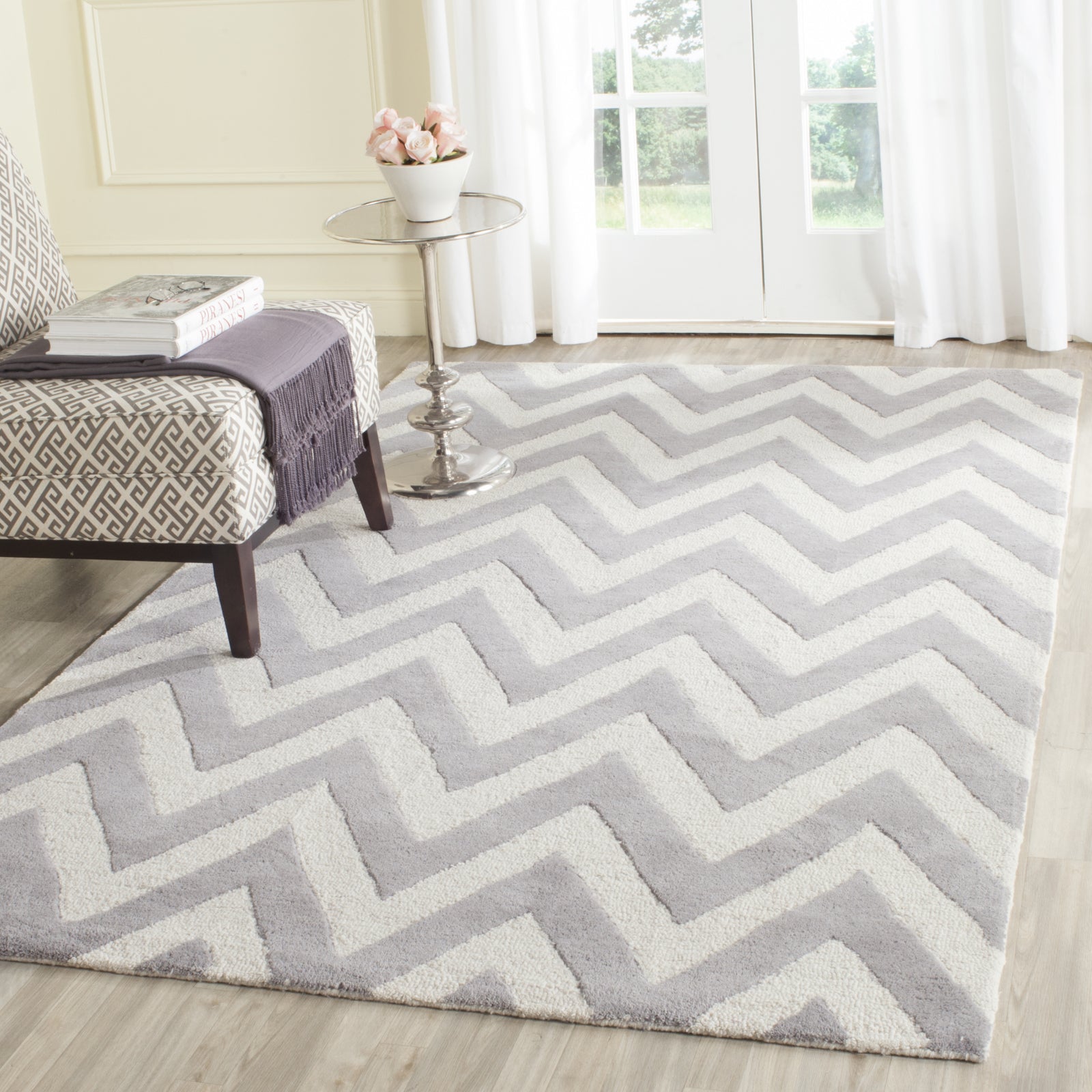 Safavieh Cambridge 139 Silver/Ivory Area Rug – Incredible Rugs and Decor