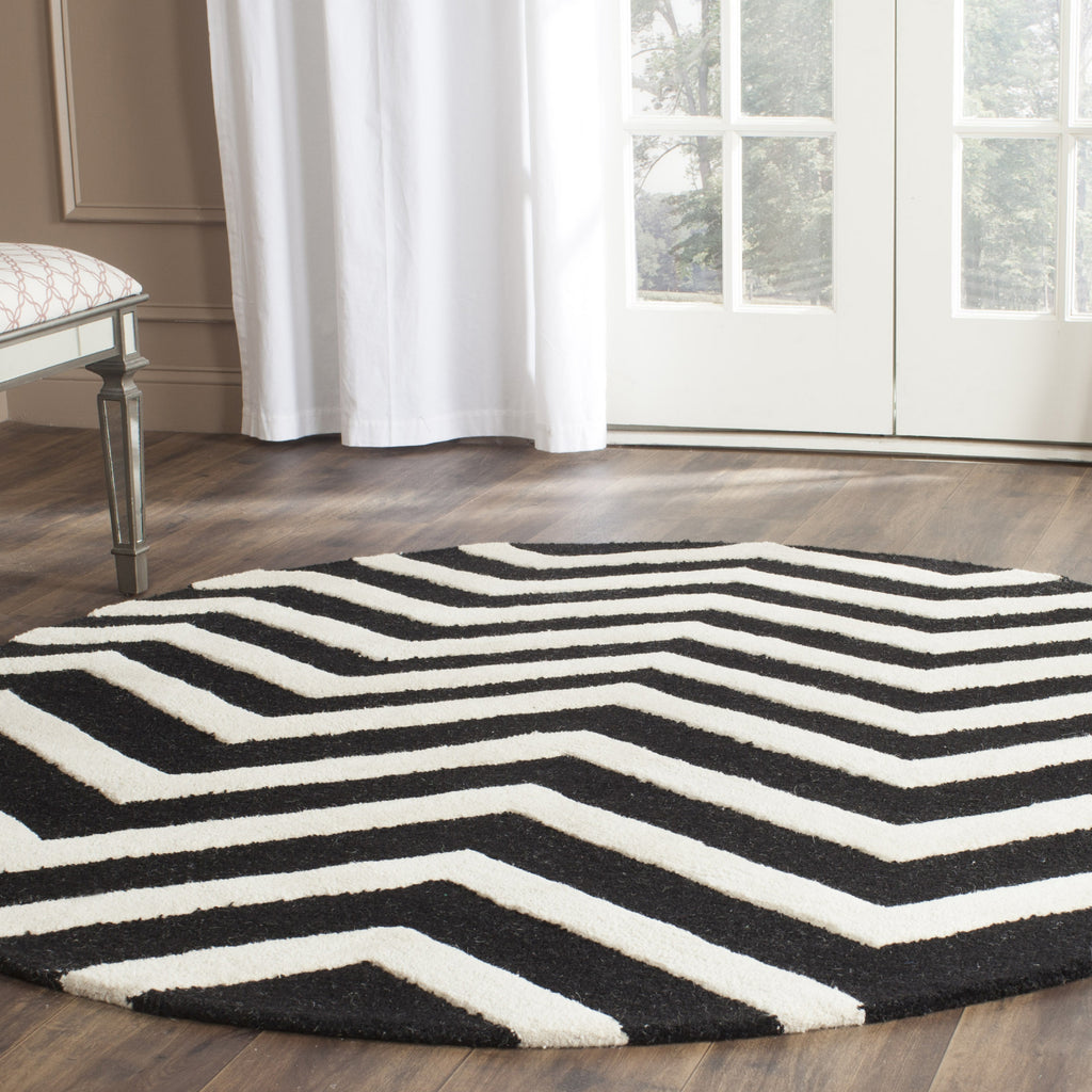 Safavieh Cambridge 714 Black/Ivory Area Rug – Incredible Rugs and Decor