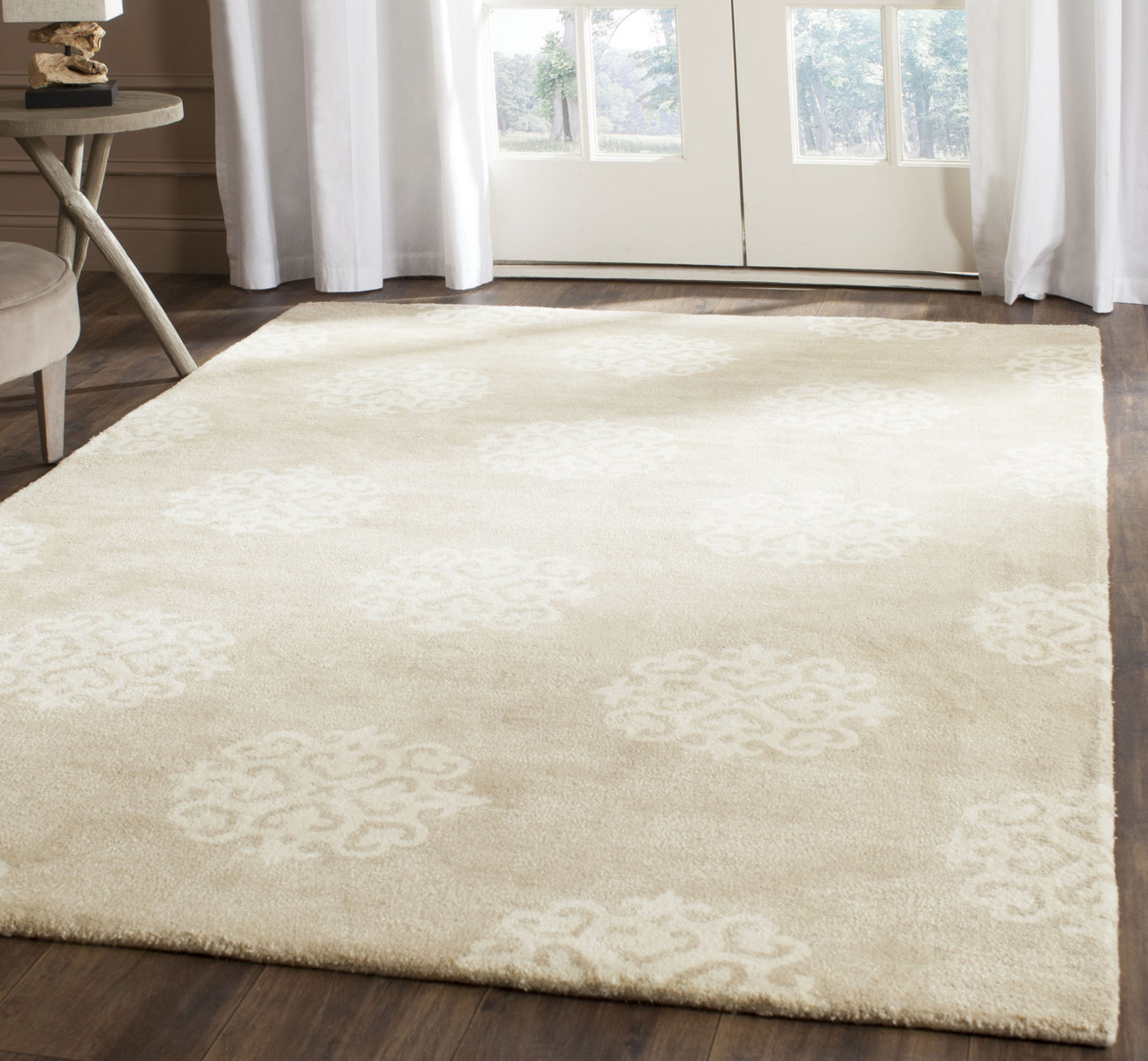 Safavieh Soho 724 Beige/Ivory Area Rug – Incredible Rugs and Decor